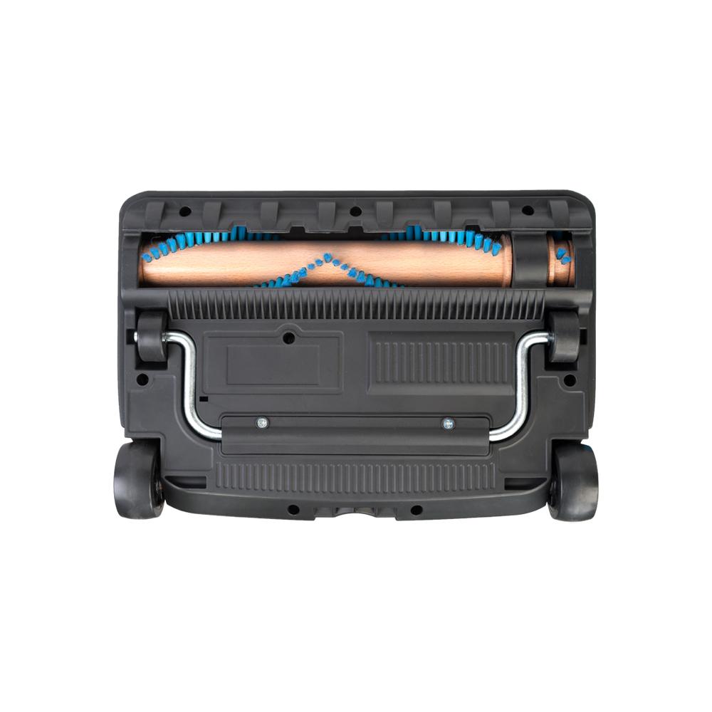 Battery operated vacuum machine